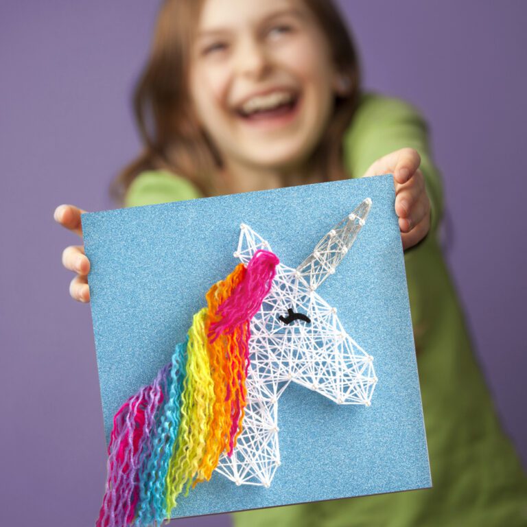 CRAFT-TASTIC® UNICORN STRING ART – PlayMonster